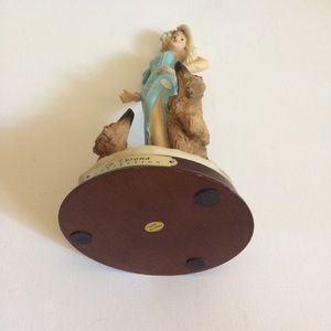 La Verona Collection | Accents | Figurine Lady Of 4s Era Wher 2 Dogs ...